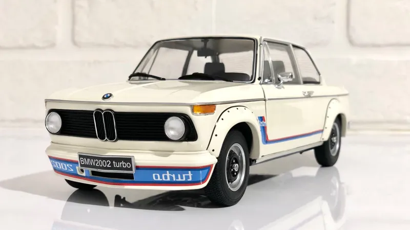 ماکت نوستالژی TURBO bmw 2002 کیوشو 1/18