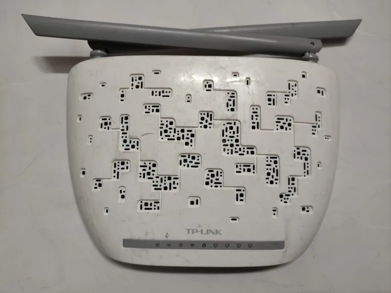 مودم TP-link w8961n آنتن بلند با آداپتور