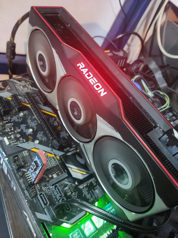 کارت گرافیک Rx 6800xt Gigabyte radeon 16GB ddr6