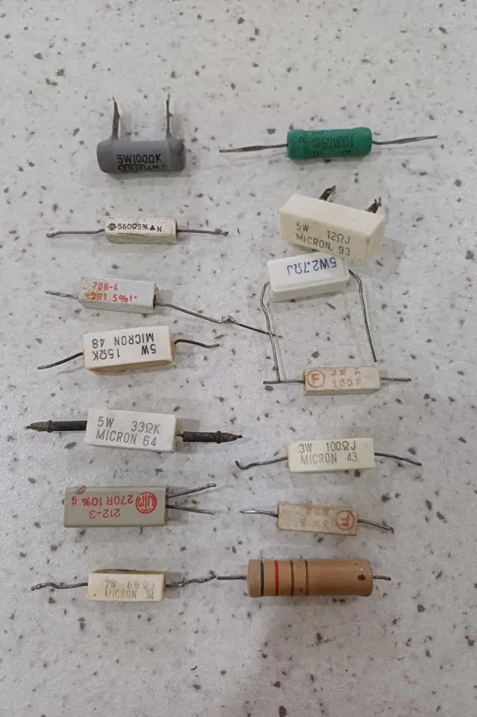 14 عدد مقاومت آجری در وات و اهم مختلف مطابق عکس