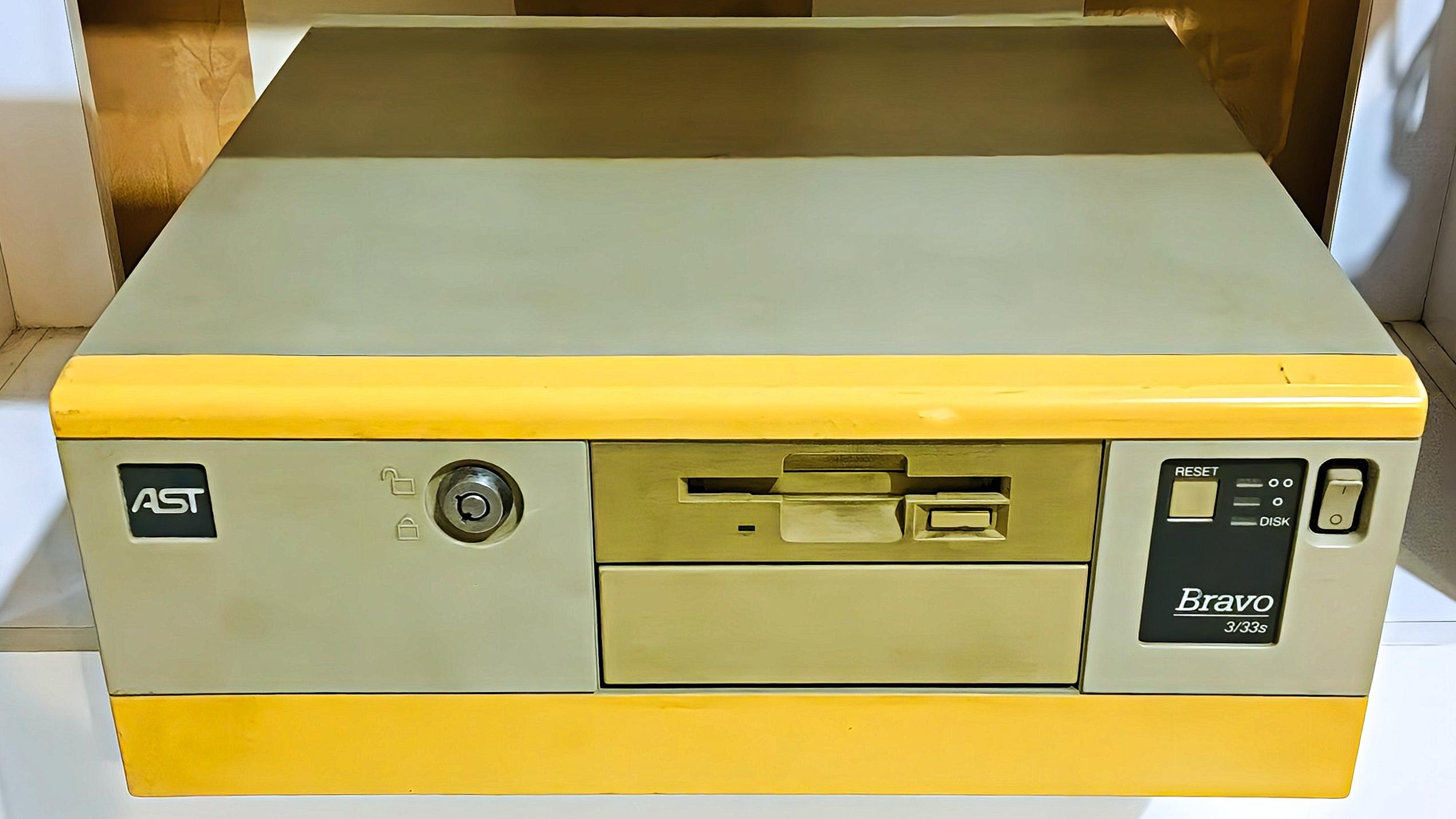 کیس کامپیوتر AST BRAVO LC 3/33s Case ISA © 1980s