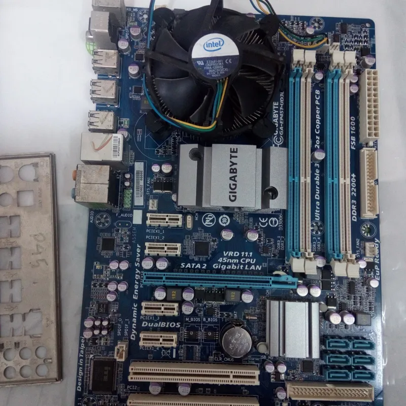 باندل مادربرد گیگابایت EP45T cpu E5500